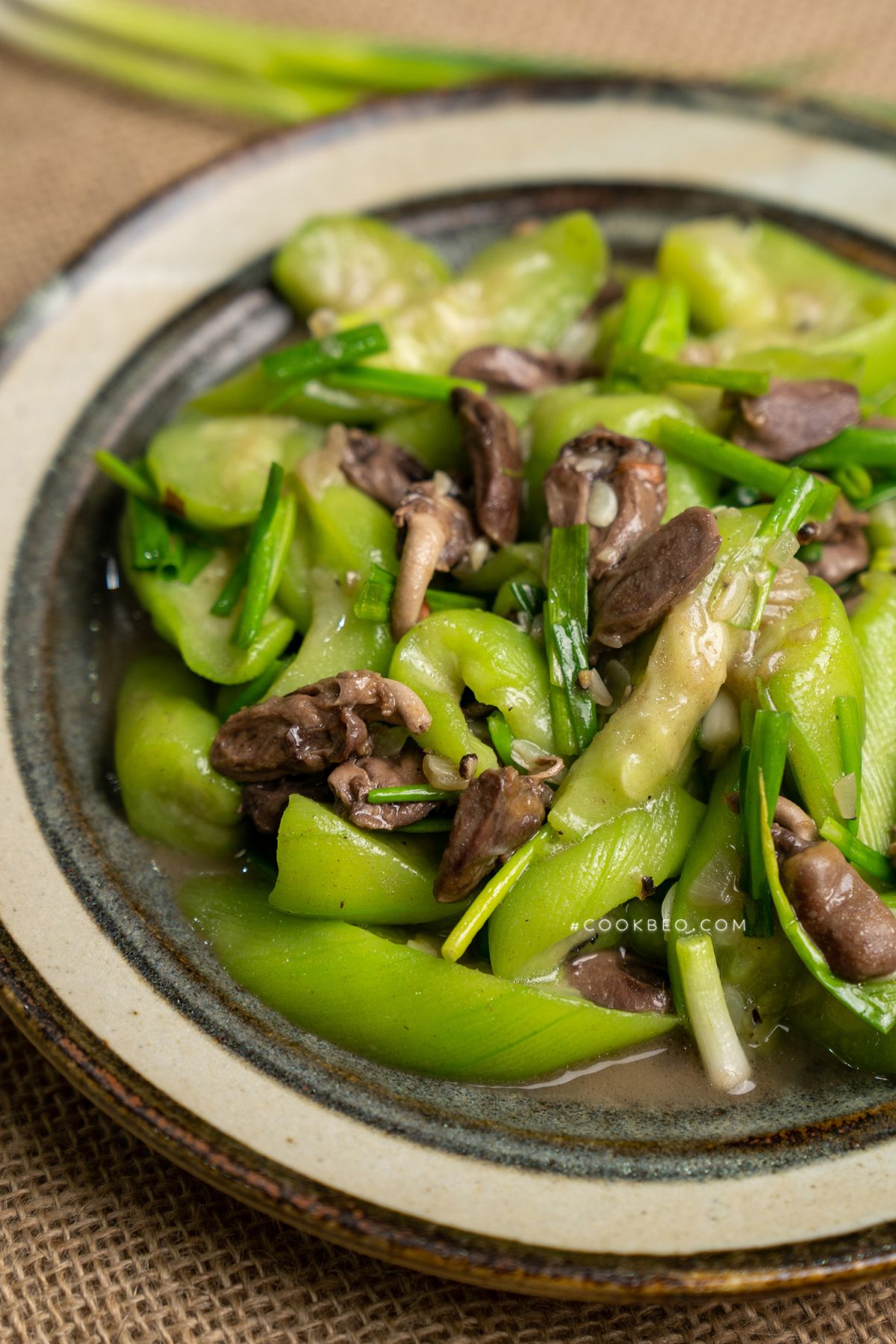 Cách Làm Tim Gà Xào Mướp Đơn Giản Mà Ngon