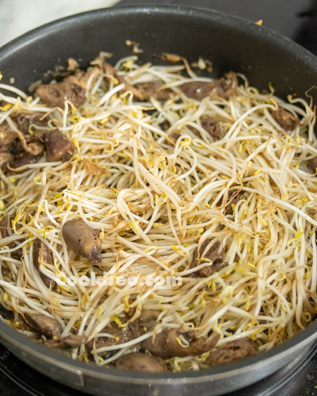 Cách Làm Tim Gà Xào Giá Đỗ Giòn Ngon